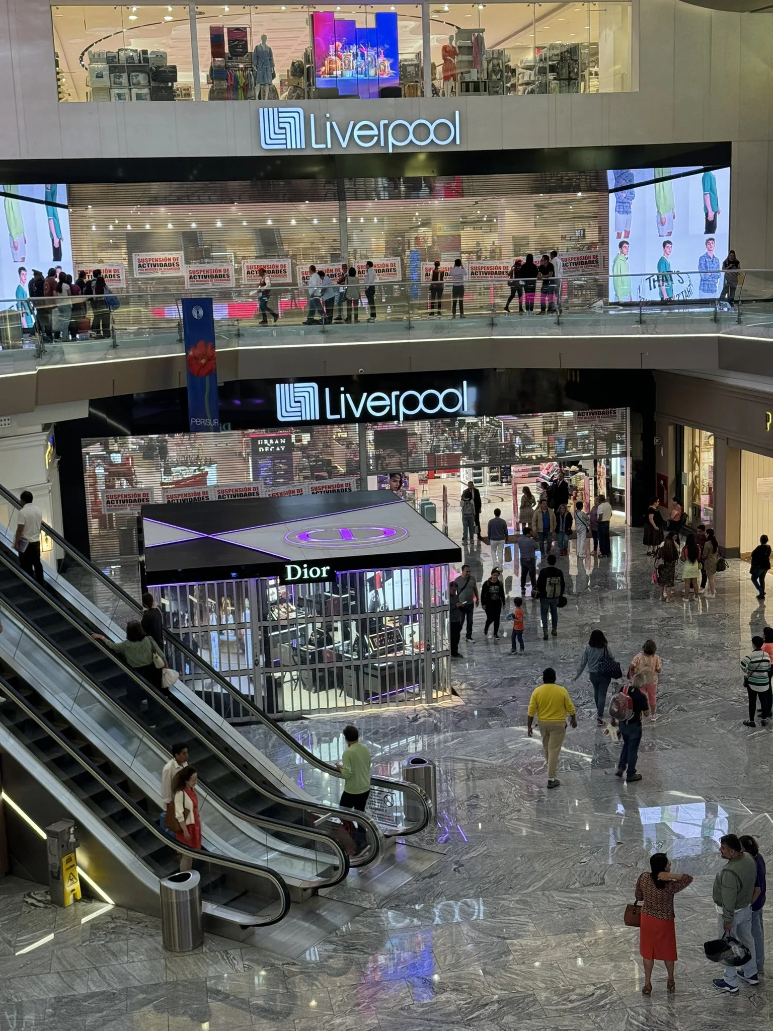 Video: Clausuran Liverpool de Perisur y dejan a las personas encerradas ...